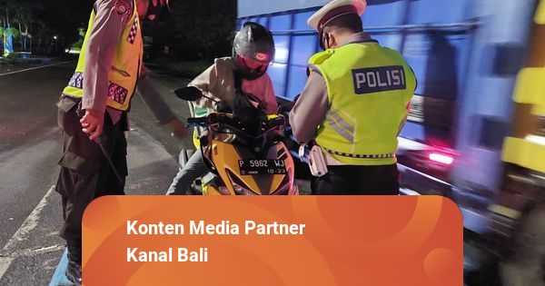 Jelang Nataru, Polisi Perketat Pelabuhan Gilimanuk, Bali | kumparan.com Jelang Nataru, Polisi Perketat Pelabuhan Gilimanuk, Bali | kumparan.com